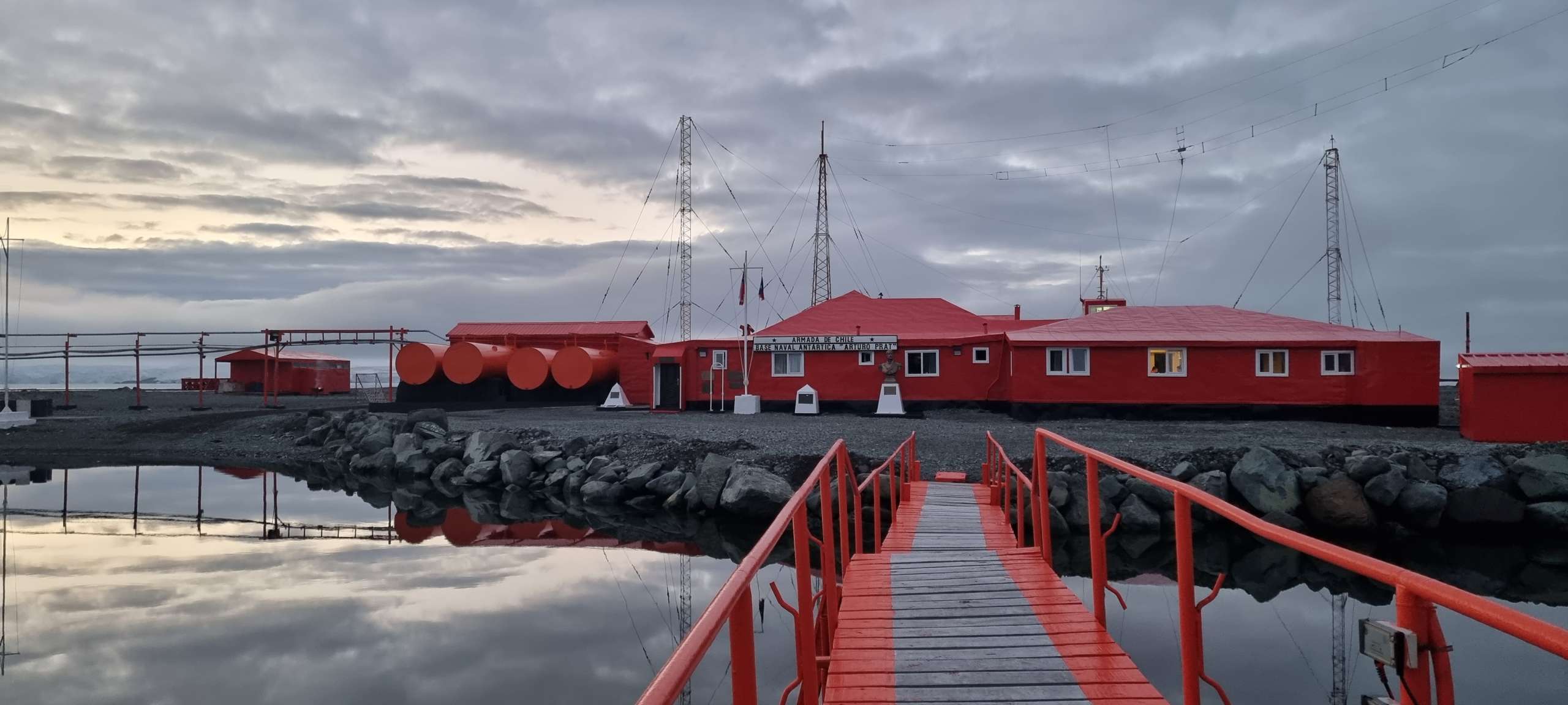 Chilean Navy highlights scientific work of the deputy director of BASE ...